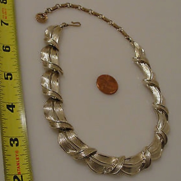 Lisner Jewelry | Jewelry | Vintage Lisner Choker Necklace Scallop ...